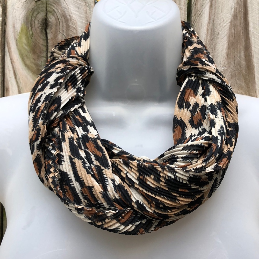Diamond Shape Pleated Chiffon Animal Print Scarf - Gem